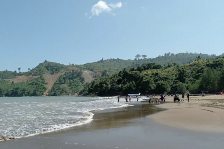 Pantai Gemah Tulungagung, Rute & Harga Tiket