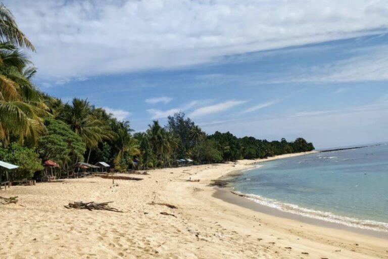 Pantai Di Papua Yang Terkenal Dalchaebi